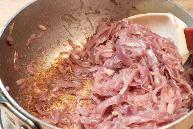 HOW TO MAKE INDIAN ONION PASTES - The Westcoaster