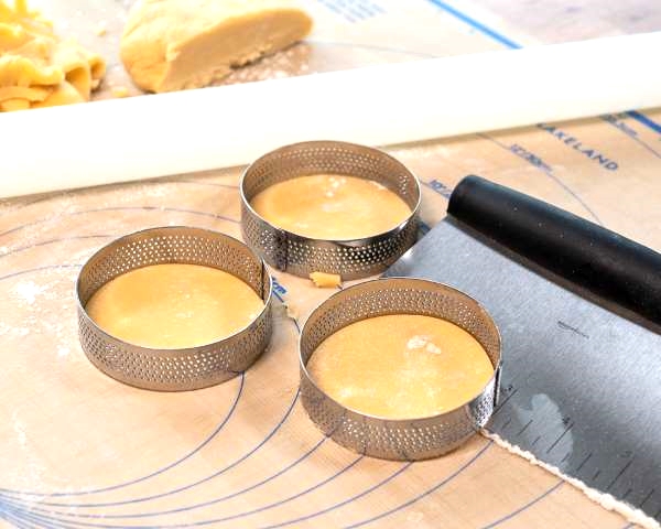 How to use perforated tart rings - The Westcoaster